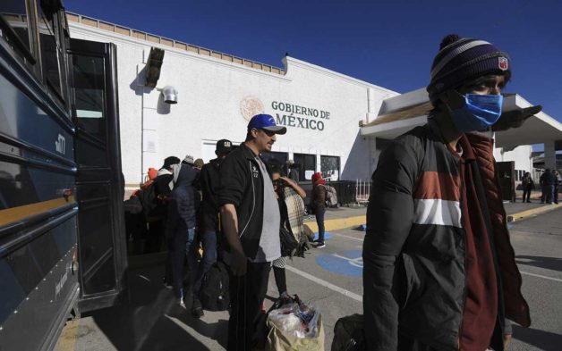 Migrantes que se entregaron en EU cuentan su historia: 'Nos agarró un ...