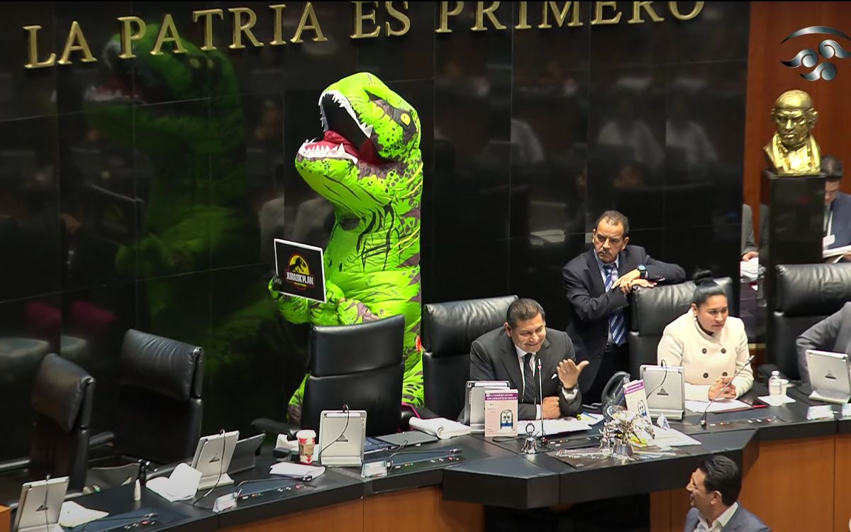 Xóchitl Gálvez se disfraza de dinosaurio rechazando reforma electoral ... Xóchitl Gálvez se disfraza de dinosaurio rechazando reforma electoral ...