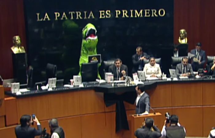 Xóchitl Gálvez se disfraza de dinosaurio rechazando reforma electoral ... Xóchitl Gálvez se disfraza de dinosaurio rechazando reforma electoral ...