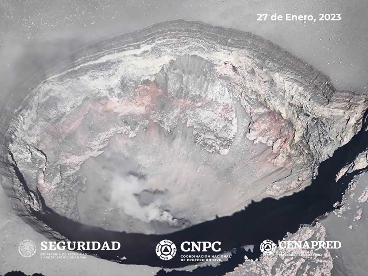 Cenapred sobrevuela volcán Popocatépetl; capta domo | Video | Aristegui ...