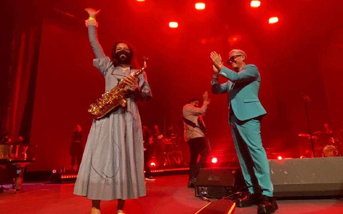 Alejandro Sanz invita a la saxofonista María Elena Ríos a tocar con él ...