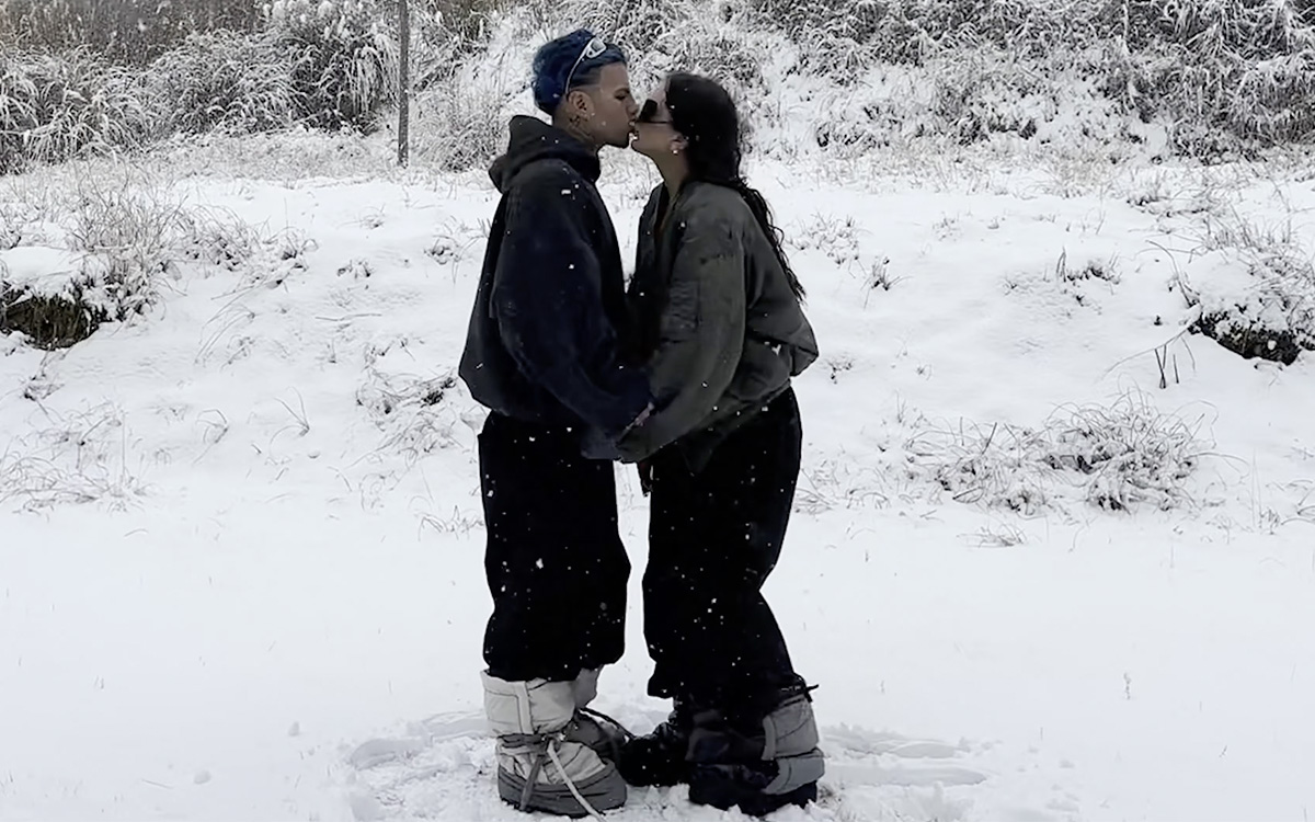 Rosalía y Rauw Alejandro anuncian su compromiso con 'BESO' | Aristegui Noticias