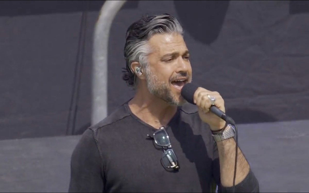 Jaime Camil se equivoca al cantar himno de EU y le llueven críticas ...