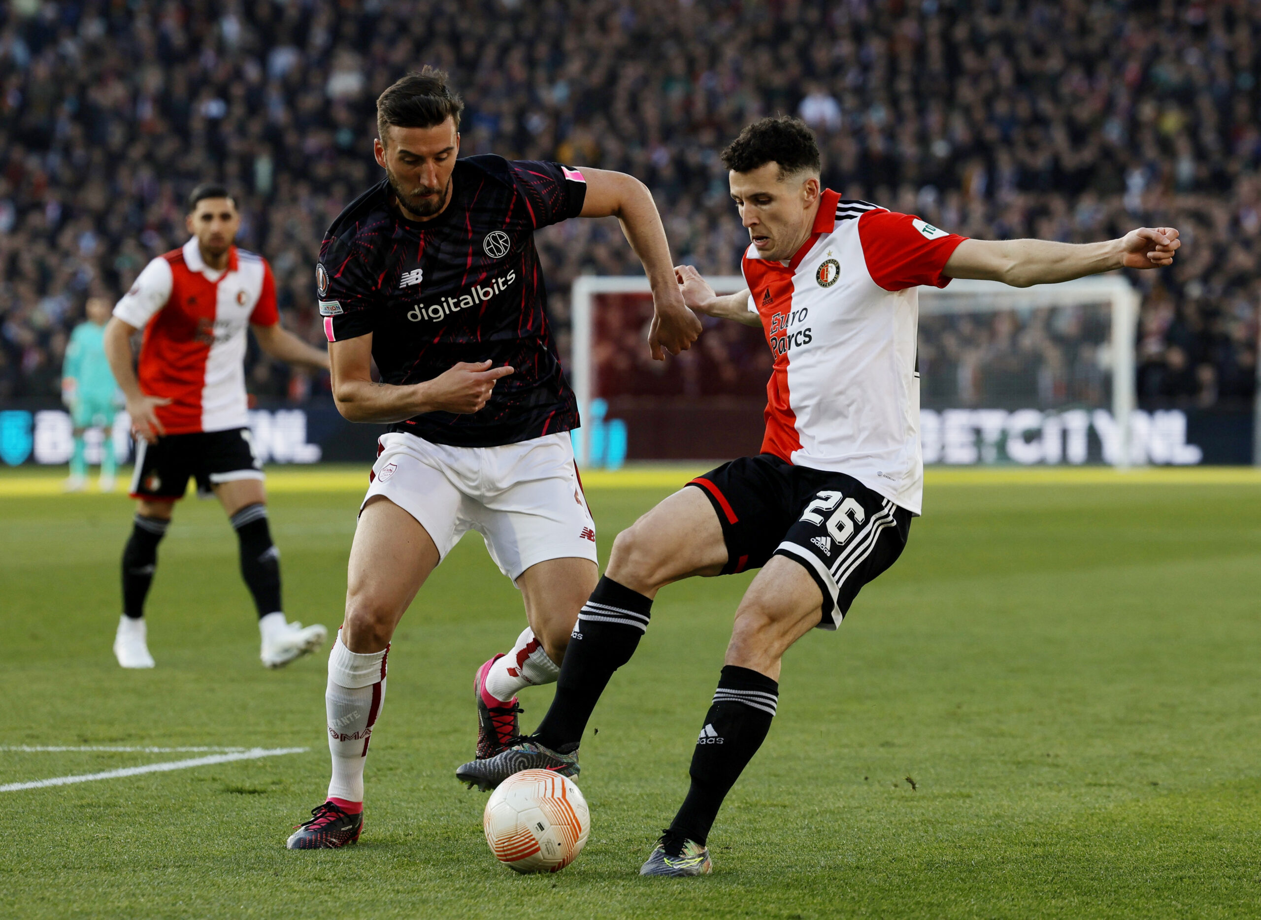 Europa League: Feyenoord, con Santi Giménez, se impone a la Roma ...