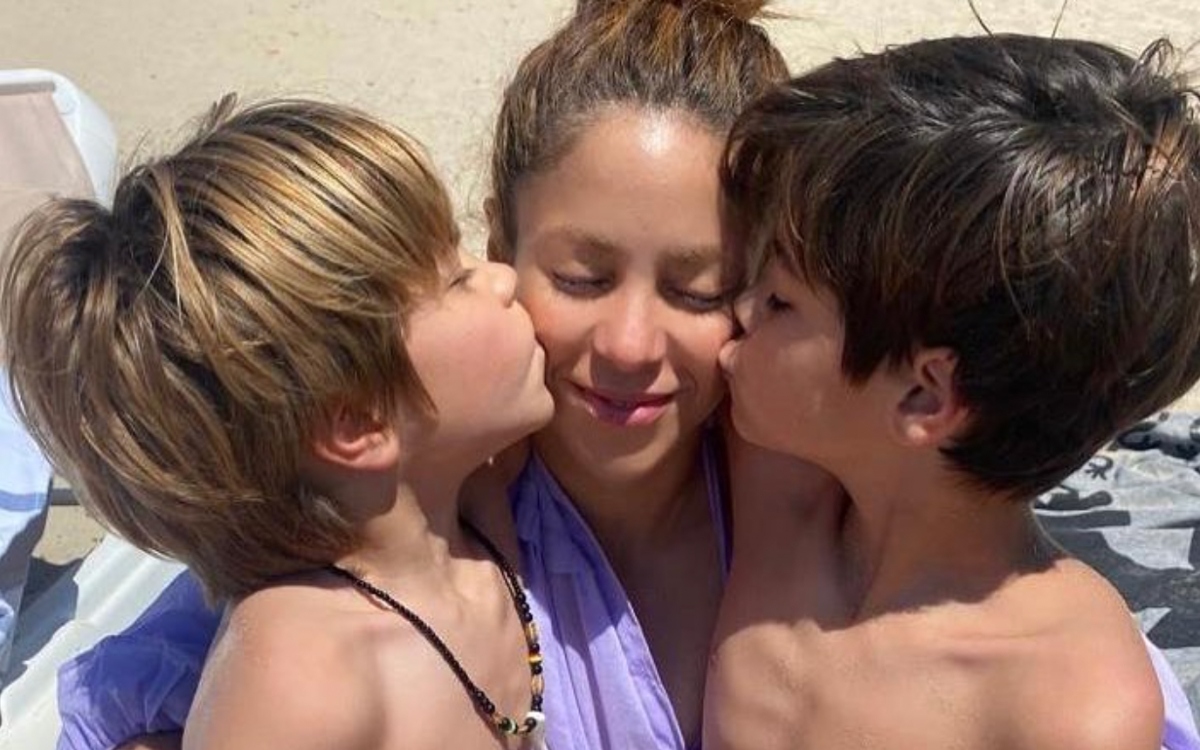 'Acróstico', la declaratoria de amor de Shakira a sus hijos | Aristegui Noticias