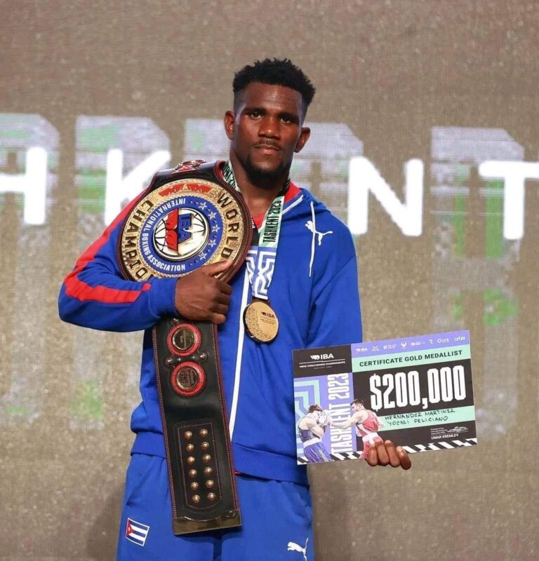 Deserta boxeador cubano, doble campeón mundial, durante una escala en ...