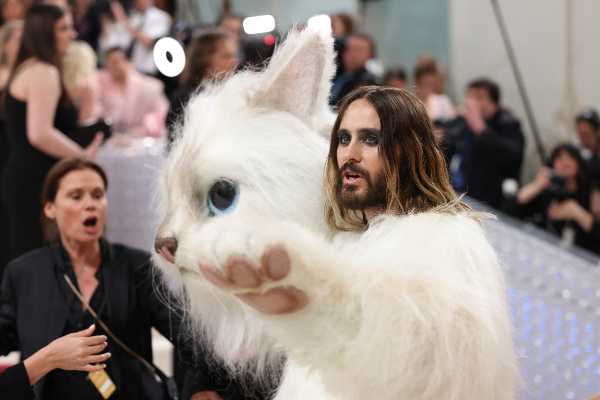 Jared Leto se viste de la gata Choupette y triunfa en la Met Gala ...