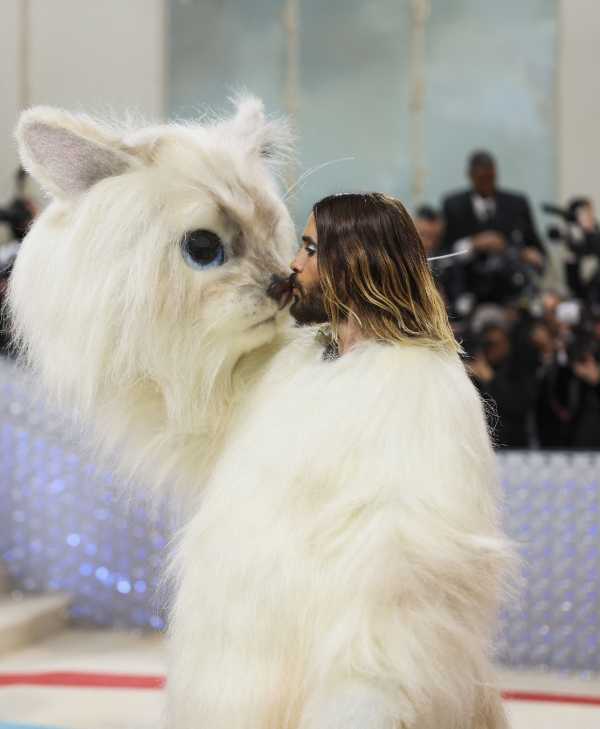 Jared Leto se viste de la gata Choupette y triunfa en la Met Gala ...