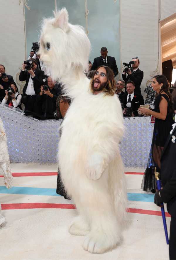 Jared Leto se viste de la gata Choupette y triunfa en la Met Gala ...