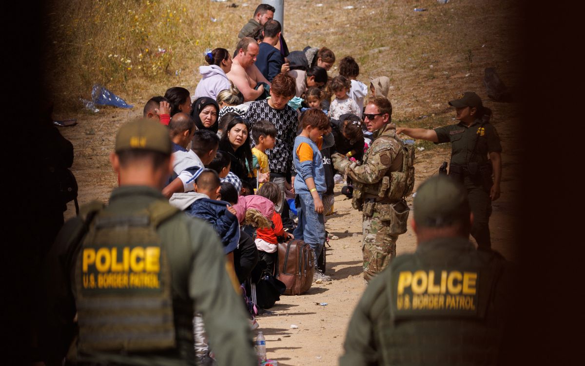 Polleros cobran 10 mil dólares a migrantes ante el fin del Título 42 ...
