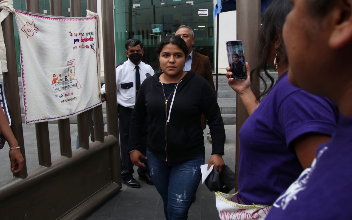 Piden absolución de Roxana Ruiz afuera de juzgado | Aristegui Noticias Piden absolución de Roxana Ruiz afuera de juzgado | Aristegui Noticias