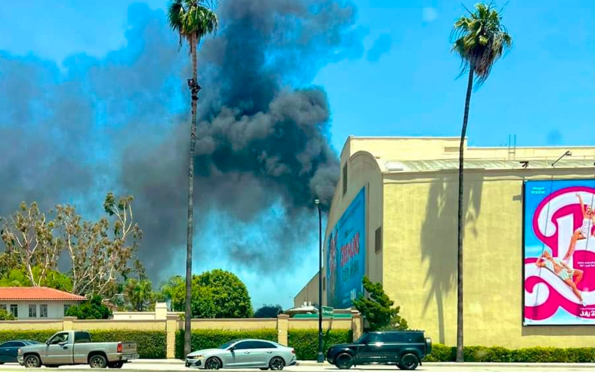Videos | Se incendian los estudios Warner Bros. en Los Ángeles | Aristegui Noticias