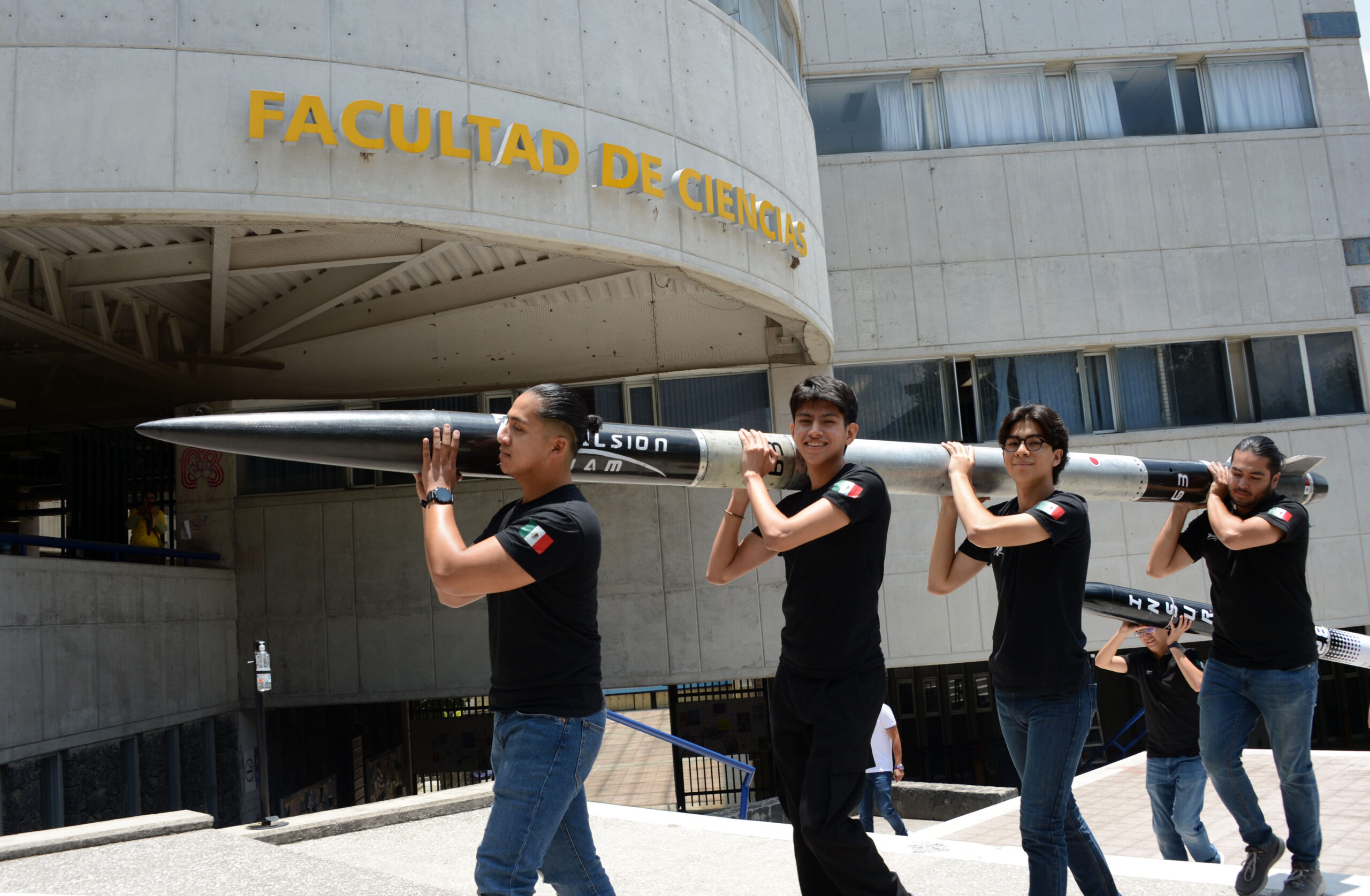 Estudiantes de la UNAM construyen cohetes con tecnología 100% mexicana ...