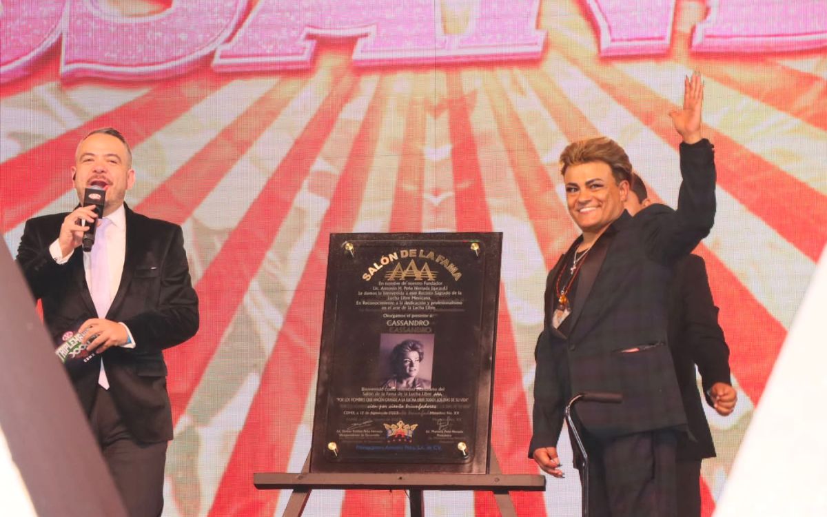 Cassandro estrena tráiler con Gael García Bernal y Bad Bunny ...