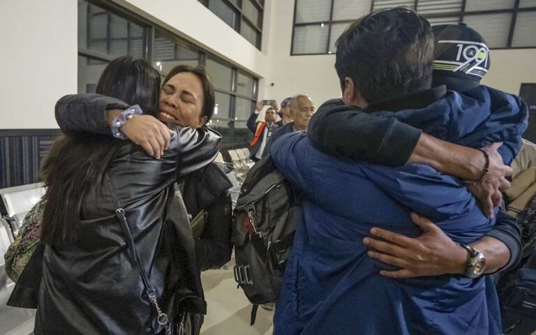 Llega a México segundo avión desde Israel con 144 connacionales; 287 personas fueron repatriadas ...