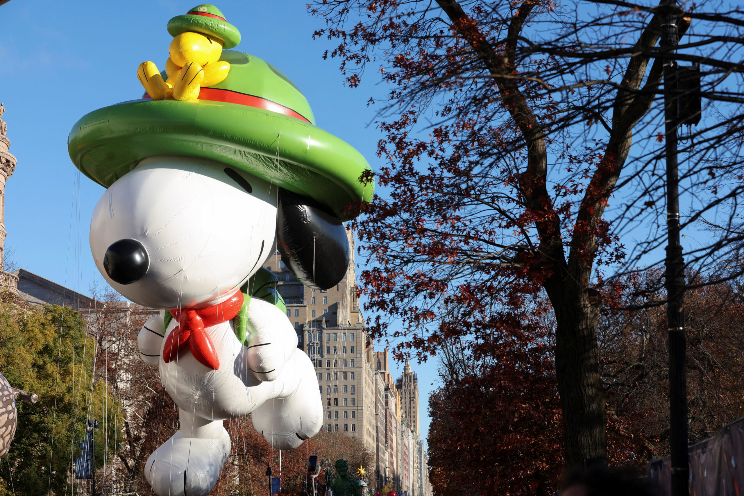 Pikachu, Grogu, Snoopy y más, flotan por las calles de NY en el desfile ...