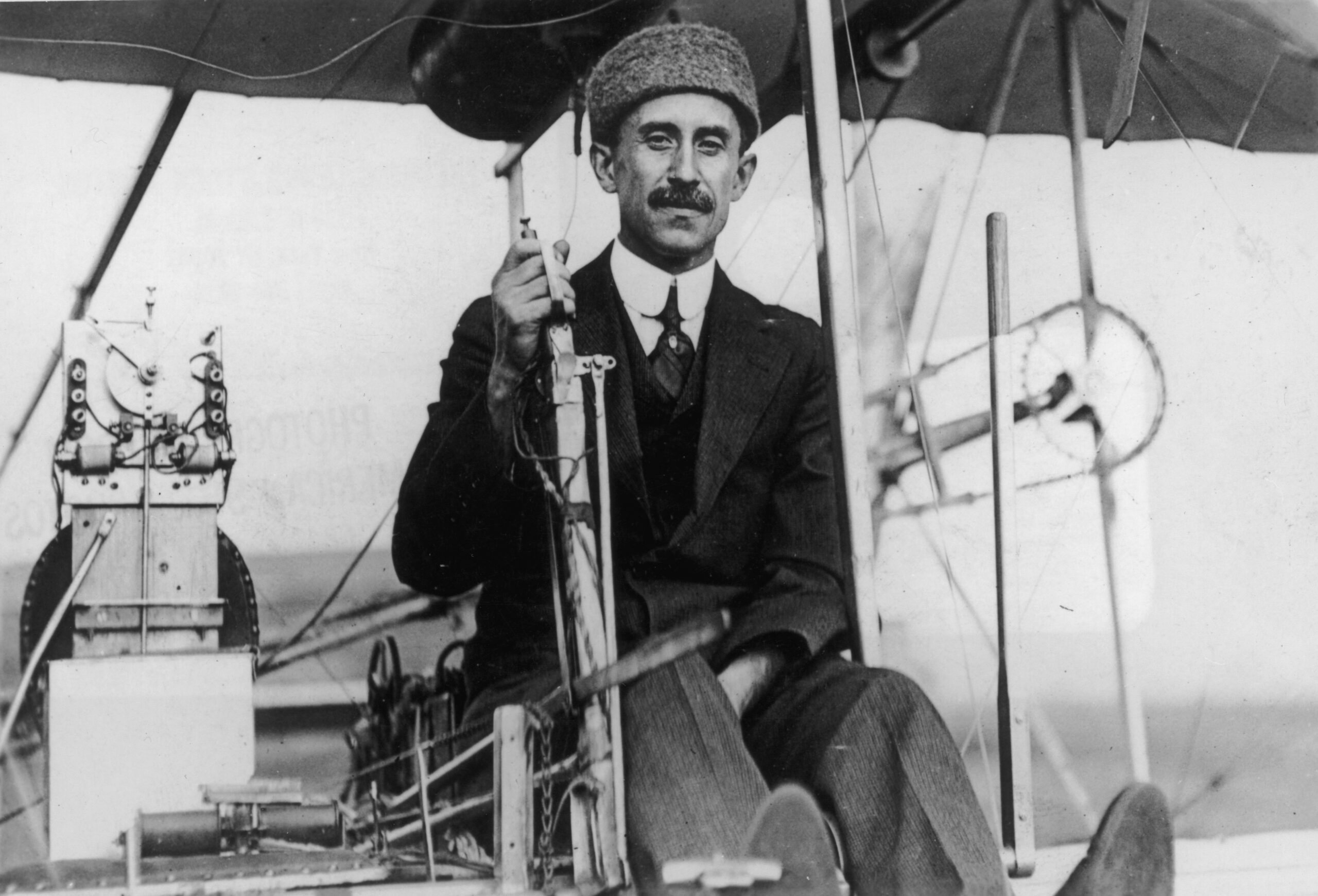 Se cumplen 120 años del primer vuelo de la historia | Aristegui Noticias