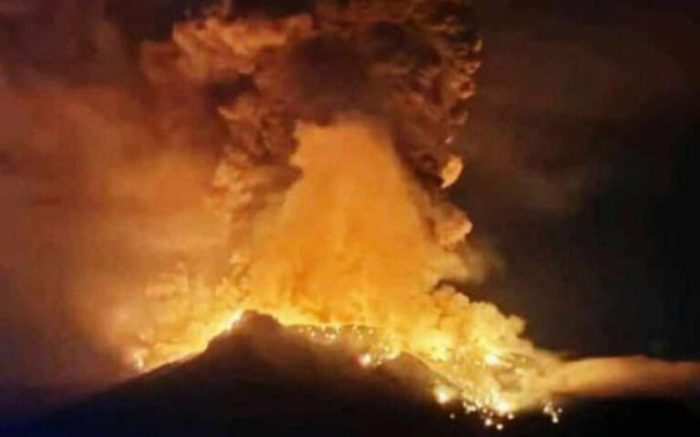 Así se vio la impactante erupción del volcán Ruang en Indonesia | Video ...