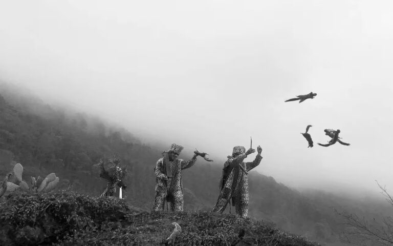 La exposición de la fotógrafa mexicana Flor Garduño continúa en Bellas ...