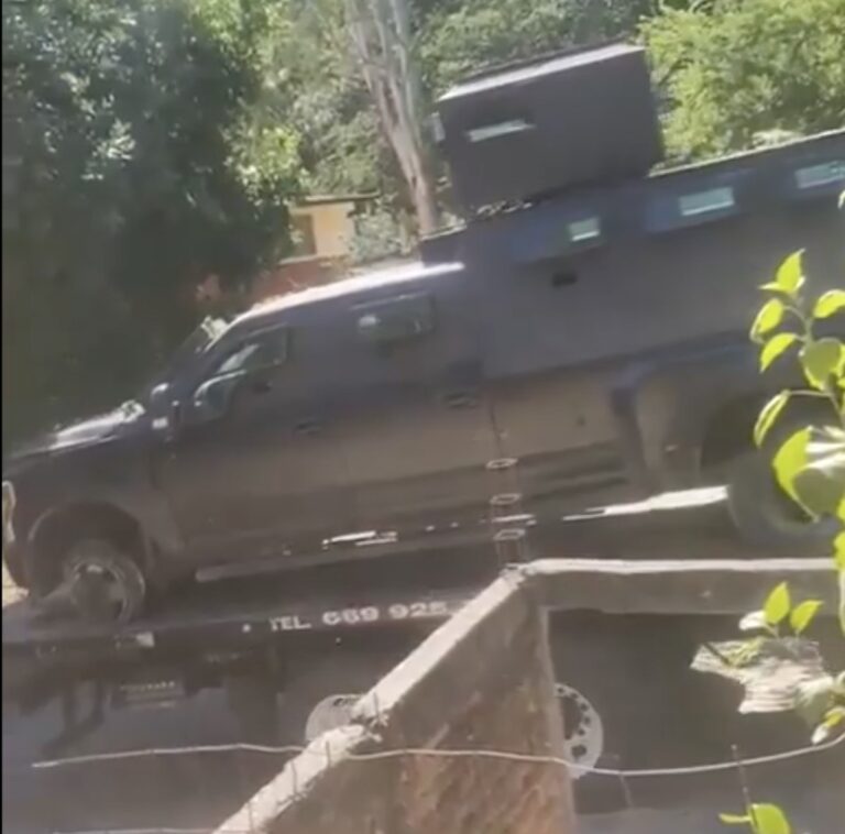 Aseguran camión 'monstruo' blindado en Sinaloa | Video | Aristegui Noticias
