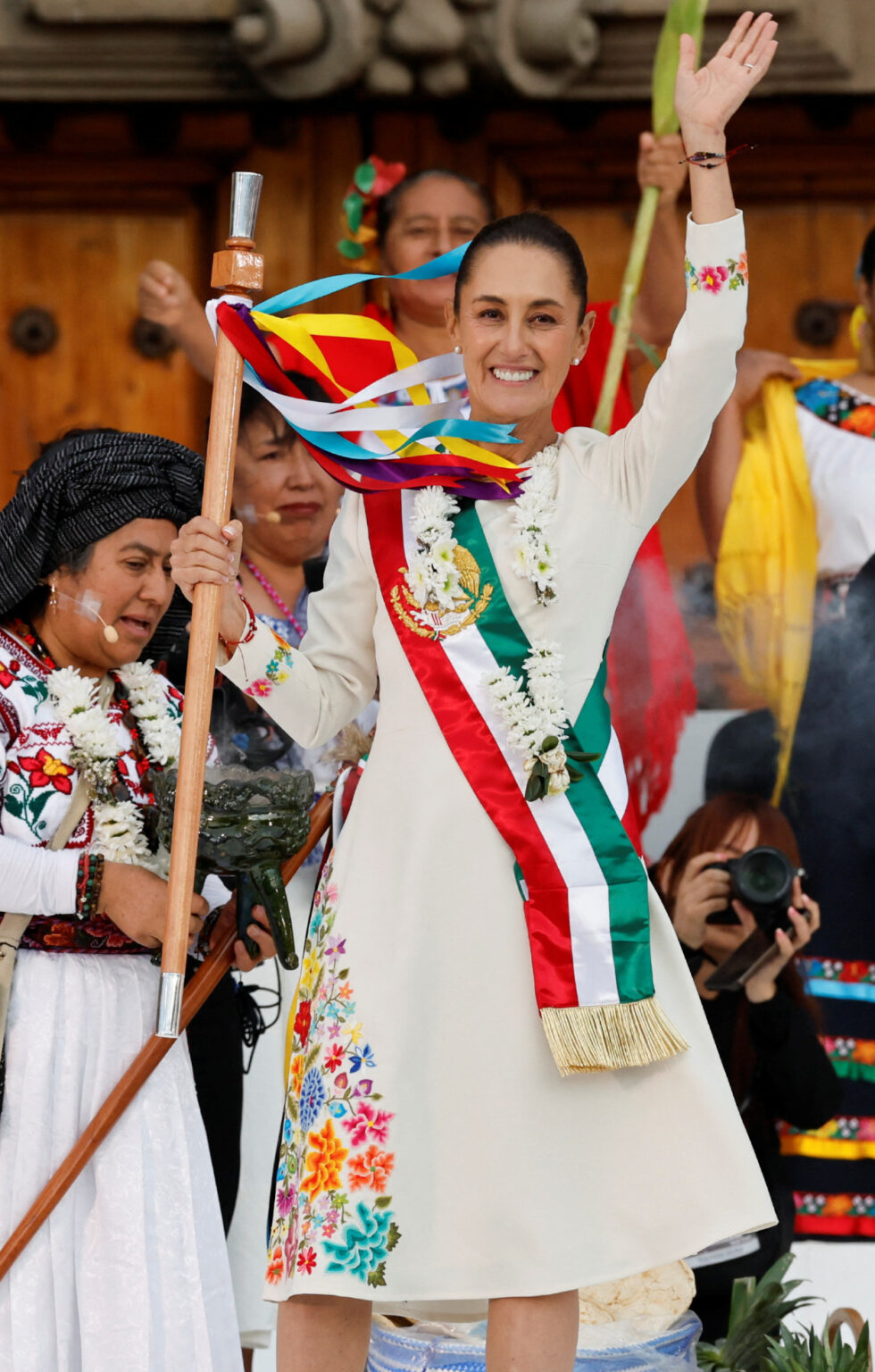 Los 100 compromisos de Claudia Sheinbaum | Video y Texto | Aristegui ...