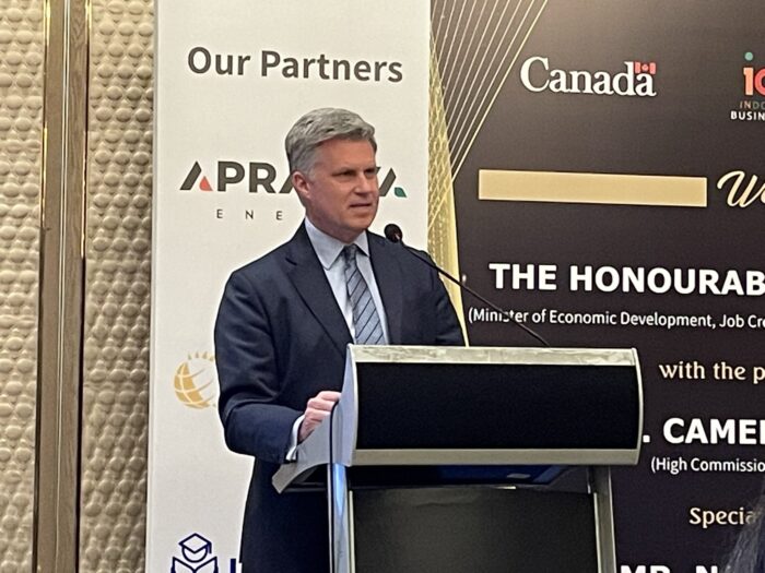 Cameron MacKay, nuevo embajador de Canadá en México | Aristegui Noticias