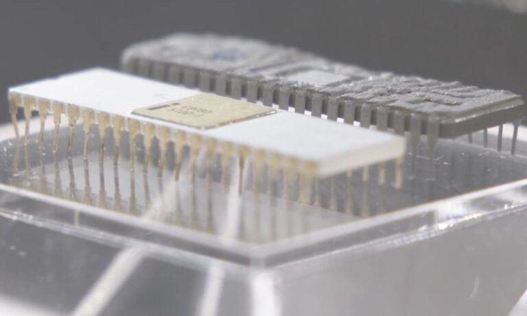 A 50 años de Intel 8080, chip que creó el mercado de microprocesadores ...