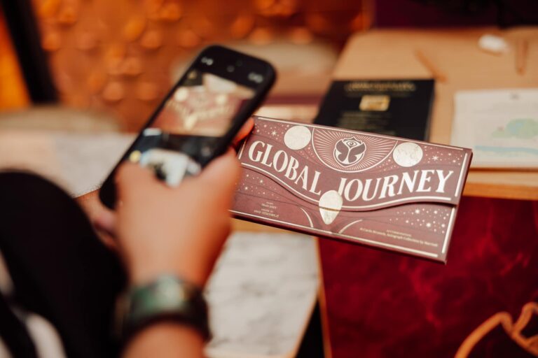 Tomorrowland recibe multa por usar vasos desechables | Aristegui Noticias