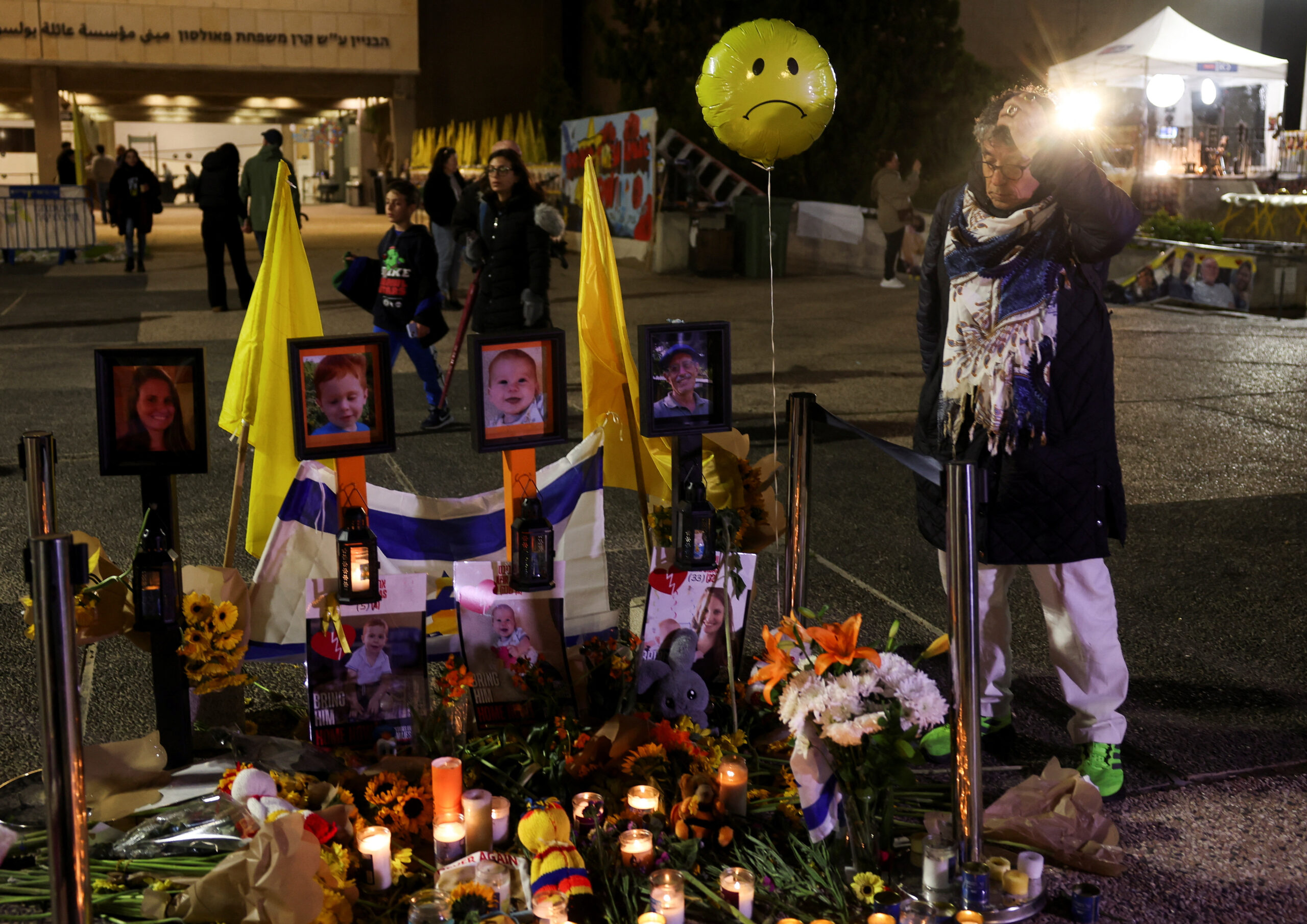 Hamás libera a los seis últimos rehenes vivos de la primera fase de alto el fuego en Gaza