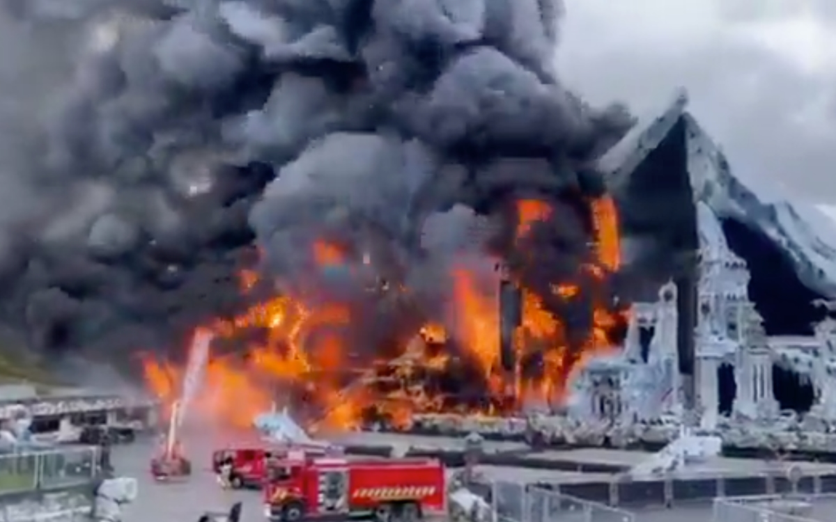 ¿Cancelan Tomorrowland? Esto sabemos tras el incendio del escenario principal | Aristegui Noticias