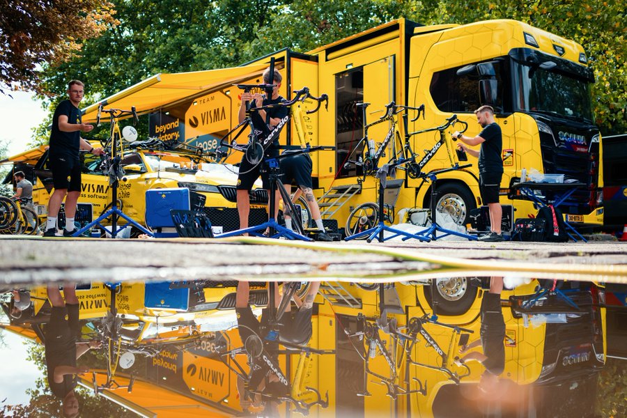 La Vuelta a España 2025: Pedalean ladrones bicicletas de Visma-Lease a ...