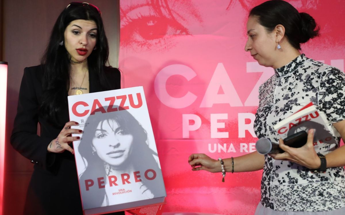 ¿Feminismo y reguetón? Cazzu presenta su libro 'Perreo, una revolución ...