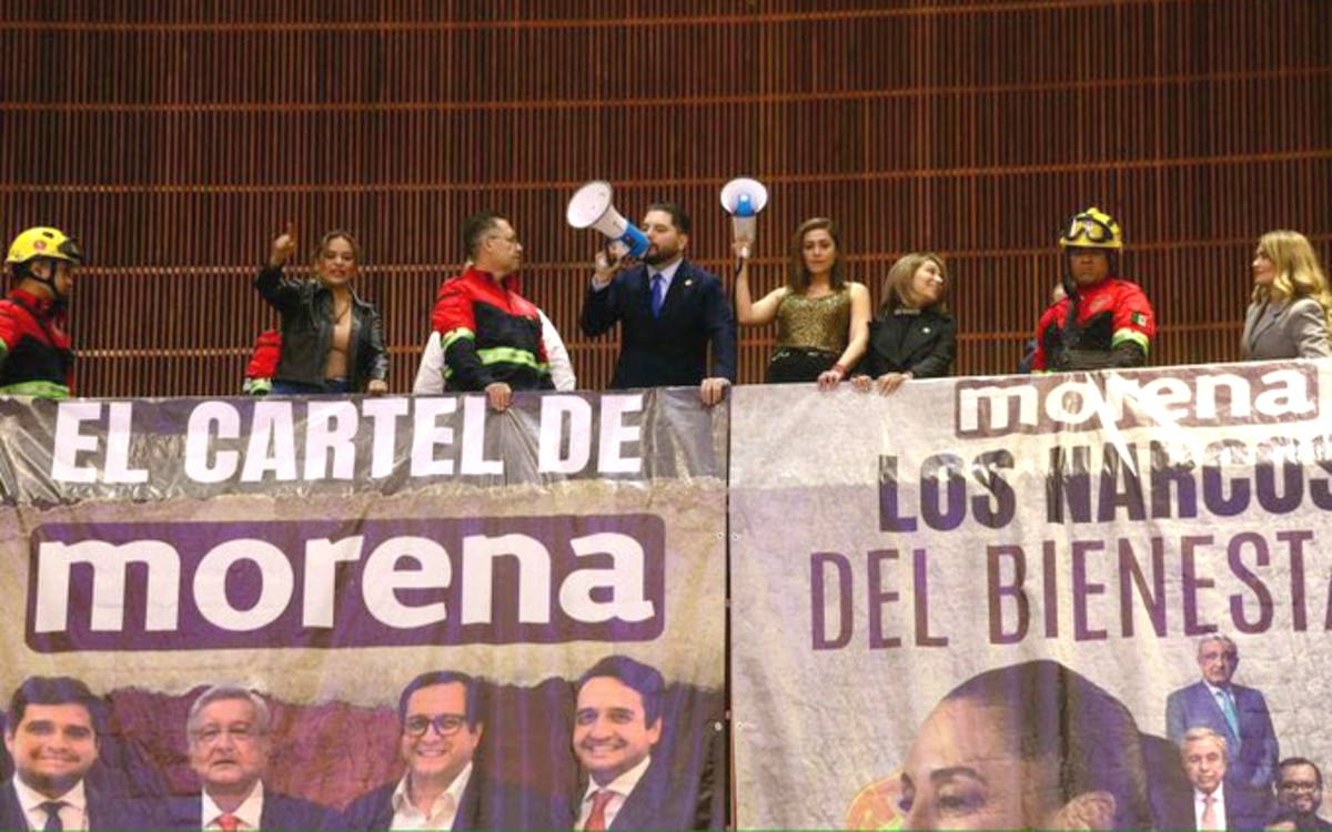 PRI coloca mantas sobre el 'Cártel de Morena'… no salen en transmisión ...