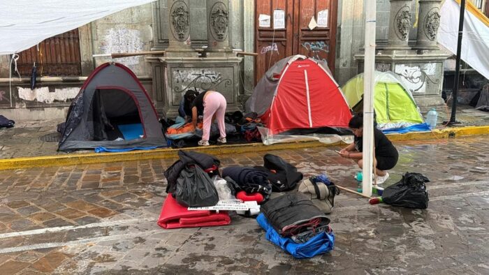 CNTE levanta plantón tras 26 días de protesta | Oaxaca | Aristegui Noticias